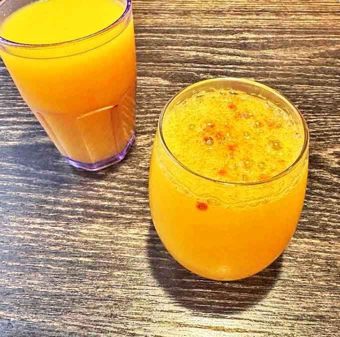 Orange juice so vibrant it could jumpstart your day faster than coffee. Those tiny bubbles? Nature's way of saying "good morning" with enthusiasm.