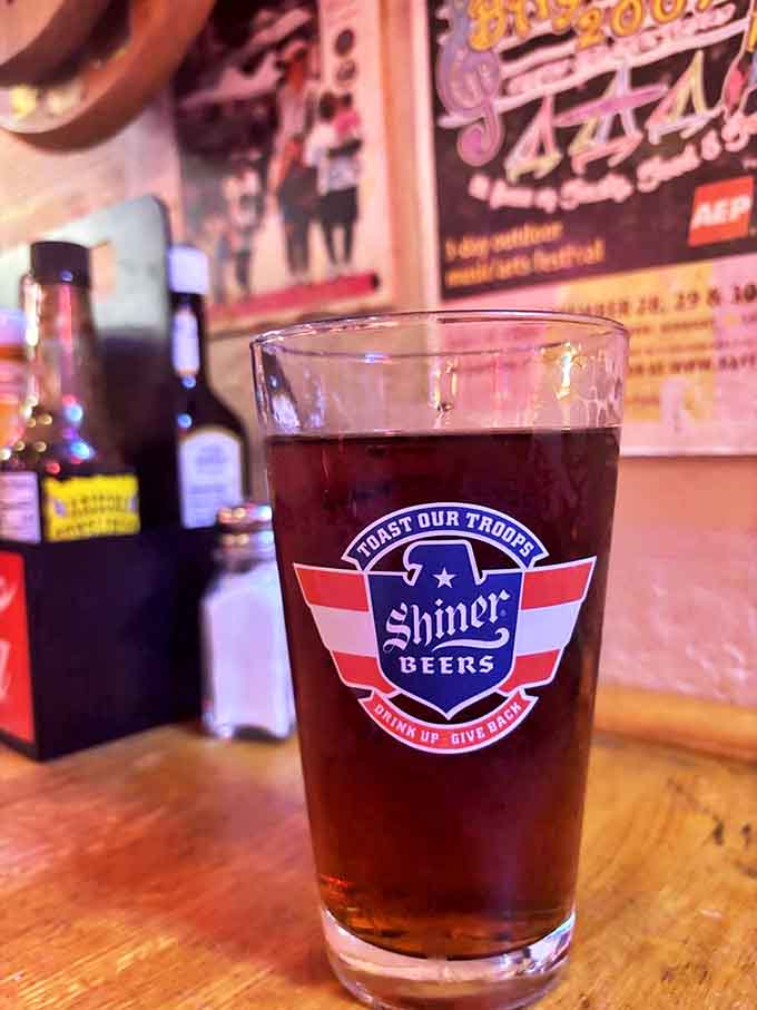 A proper Texas beer in a proper Texas glass. This amber brew stands ready to cut through the richness of whatever comfort food you've wisely ordered.
