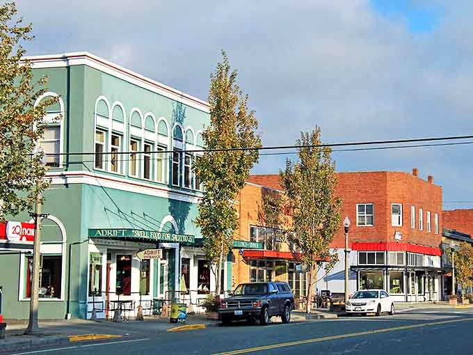 Anacortes' colorful storefronts invite you to slow down, browse a bit, and maybe bump into a friendly neighbor.
