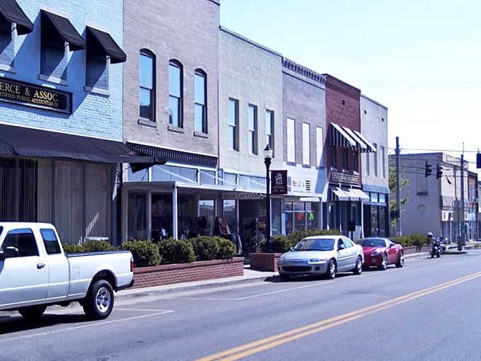 The heart of Murray combines small-town charm with the cultural benefits of a vibrant college community.