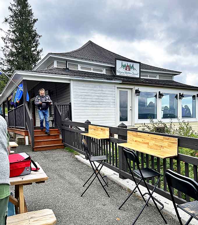 Wigwam Western Summit serves up mountain views with your meal &ndash; the kind of roadside stop where the scenery competes with what's on your plate.
