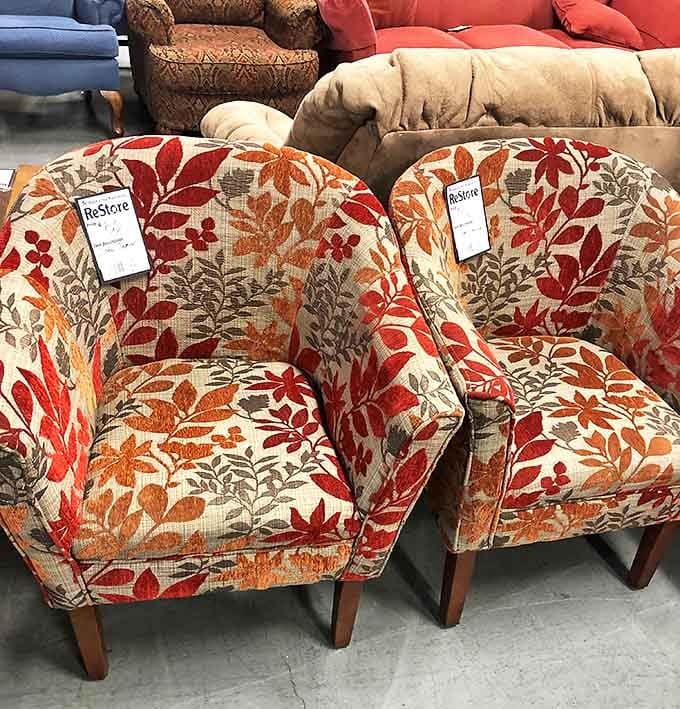 These autumn-hued accent chairs could star in their own home makeover show. Pattern-phobes beware&mdash;these beauties demand attention!