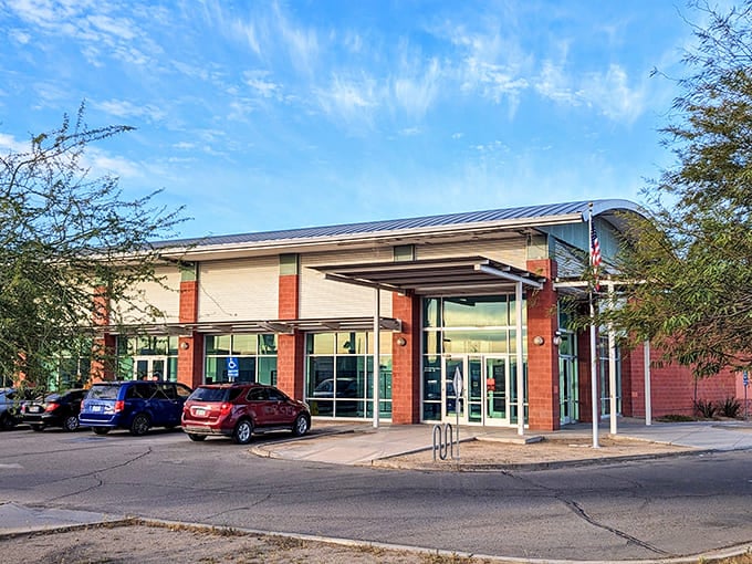 This contemporary San Luis building showcases the city's modern infrastructure and services that come at budget-friendly rates for local residents.