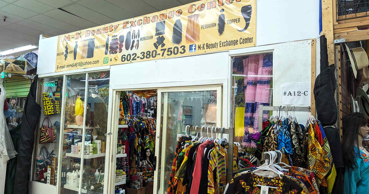 The Enormous Flea Market In Arizona Where Locals Go Crazy For Dirt ...