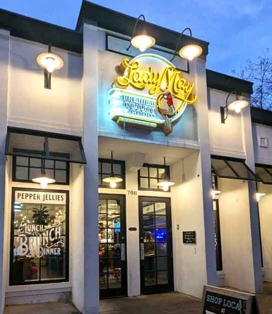 This Down-Home Restaurant In Mississippi Serves Up The Best Biscuits And Gravy You&rsquo;ll Ever Taste