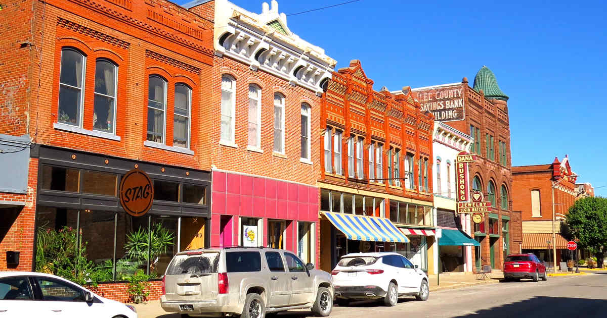 10-small-towns-in-iowa-where-you-can-retire-comfortably-without