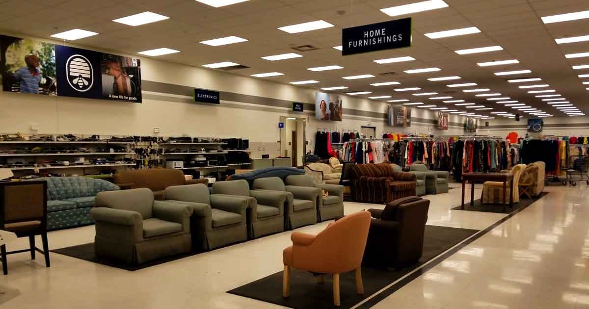 People Drive From All Over Arizona To Score Incredible Deals At This ...
