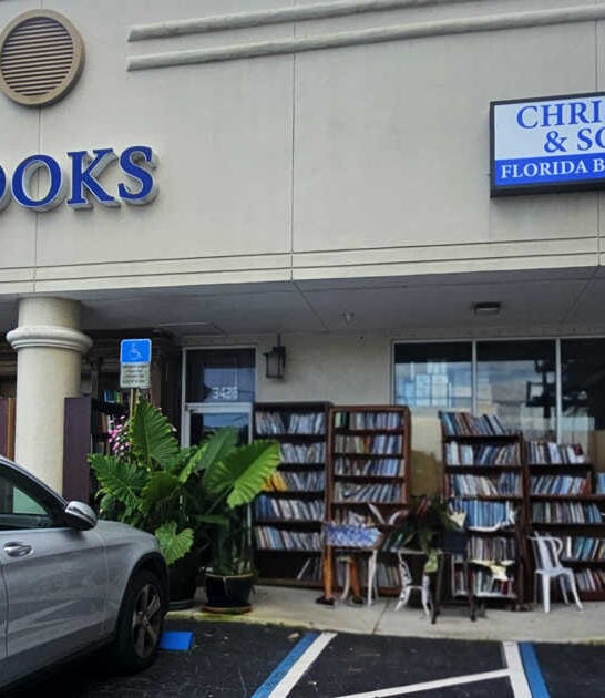 This Enormous Bookstore In Florida Has More Books Than You Can Read In A Lifetime