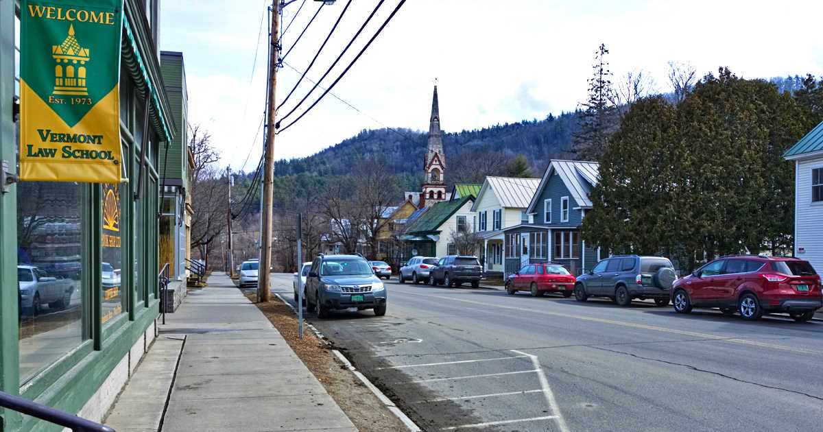 The Gorgeous Town In Vermont That’s Perfect For A Wallet-Friendly Day Trip