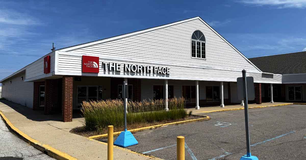 The Massive Outlet Mall In Indiana With Incredible Deals Locals Keep ...