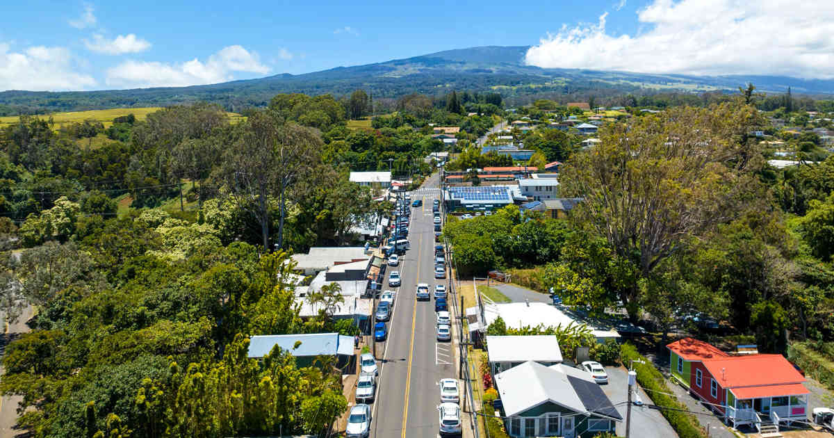 The Dreamy Town In Hawaii That Looks Like It Belongs On A Postcard