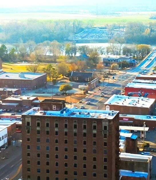 hidden gem cities arkansas ftr