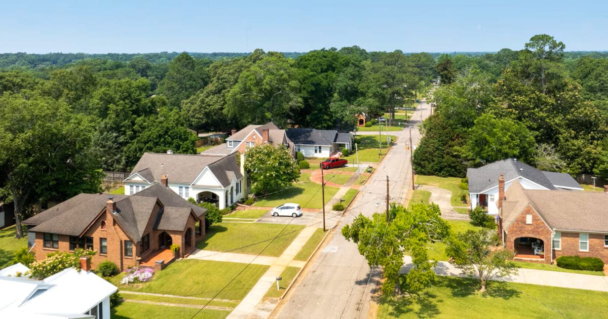 This Dreamy Town In Alabama Will Make You Feel Like You've Stepped Back ...