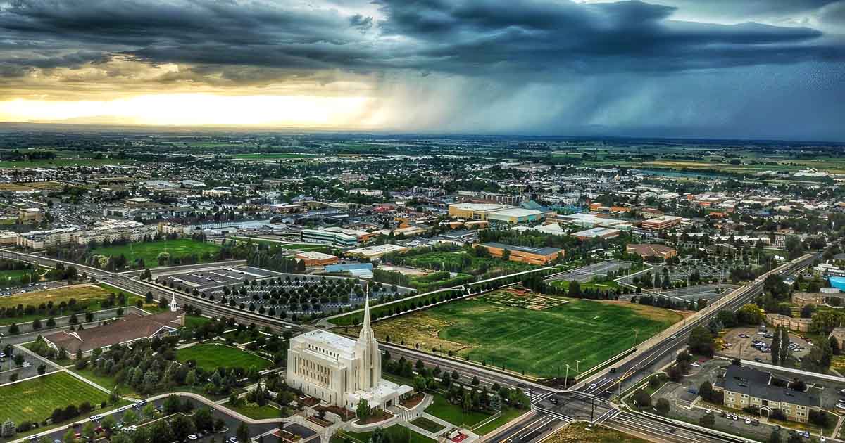 This Gorgeous Town In Idaho Is So Pretty, Locals Want To Keep It To ...