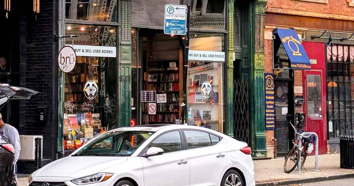 This Massive Bookstore In Illinois Is A Labyrinth Of Literary Treasures ...