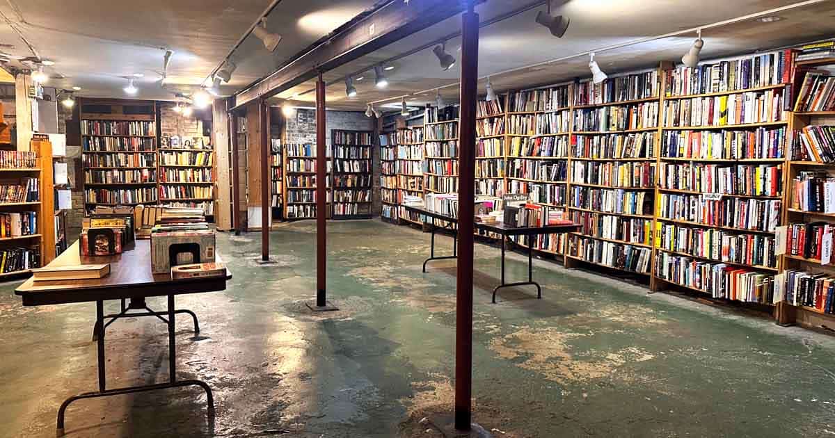 信じられないほど素晴らしいイリノイ州の巨大古本屋