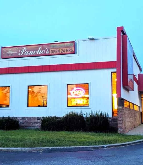 People Drive From All Over Kansas To Eat At This No-Fuss Mexican Restaurant