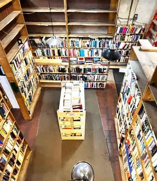 This Enormous Bookstore In Illinois Has More Books Than You Can Read In A Lifetime