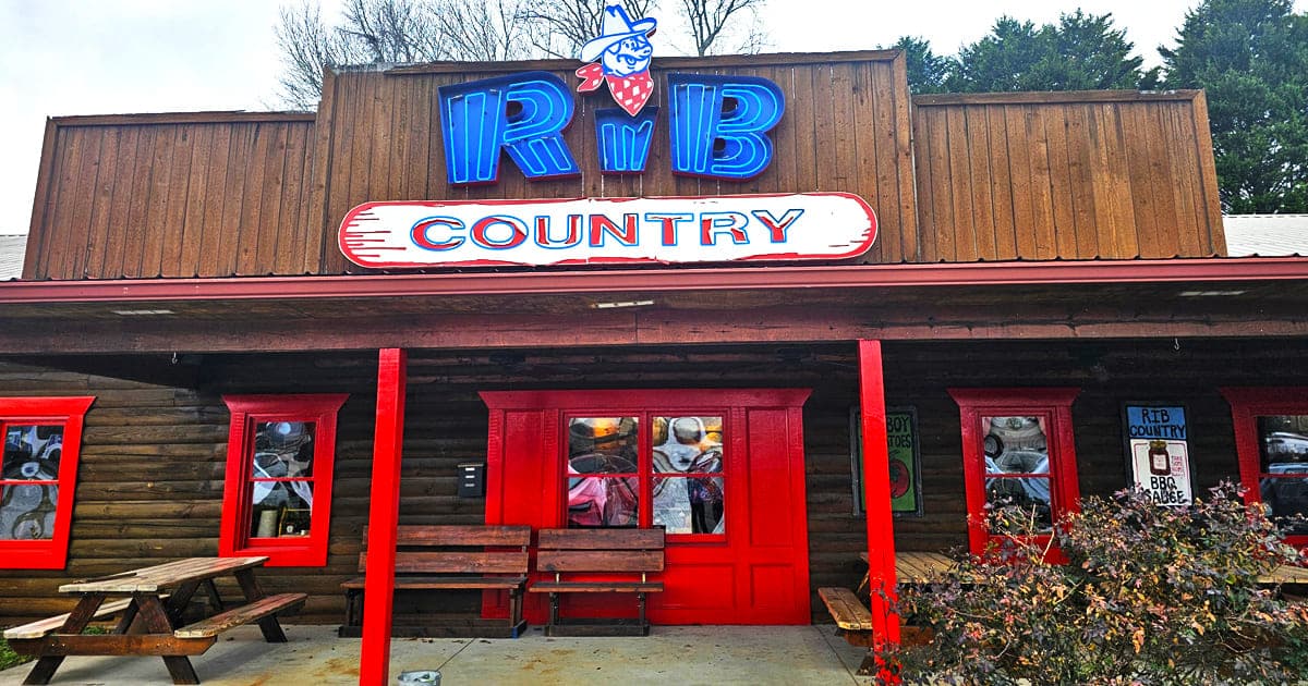 7 Down-Home Restaurants In Georgia Locals Swear Have The Best BBQ Ribs ...