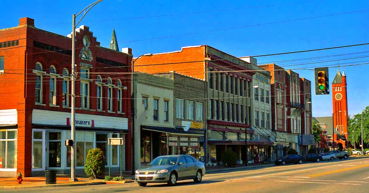 The Scenic Town In Alabama Where You Can Retire Comfortably Without ...