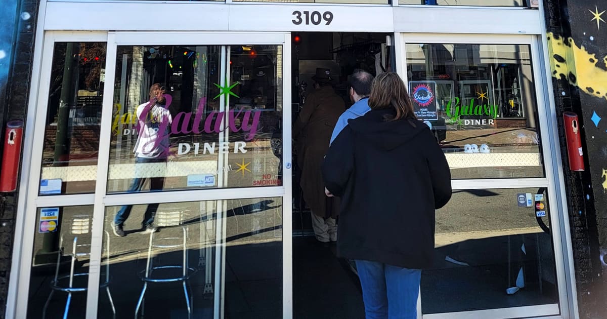 People Drive From All Over Virginia To Eat At This Funky Space-Themed Diner