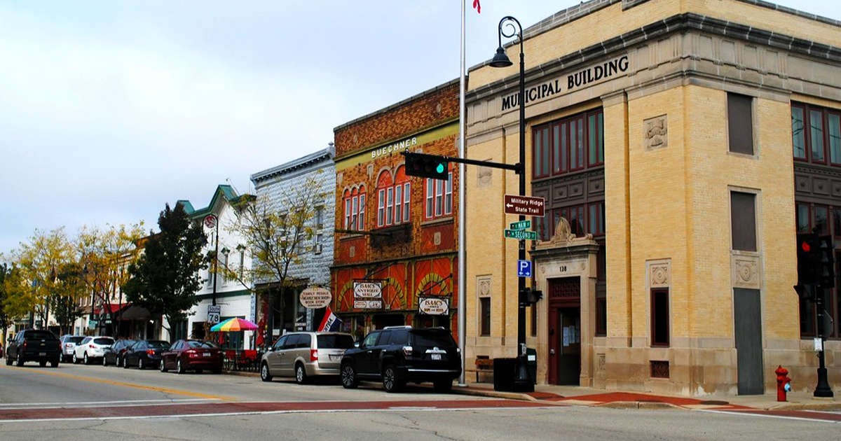 9 Cozy Towns In Wisconsin That Feel Like A Hallmark Movie Come To Life