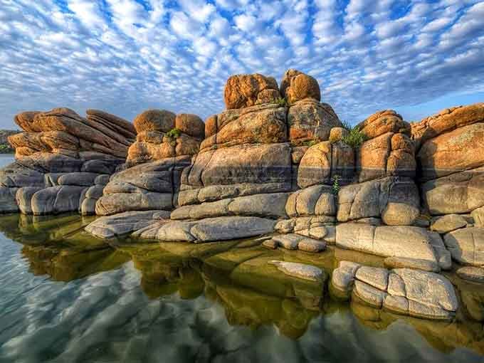 When rocks decide to pose for their glamour shots, this is what happens: pure geological perfection.
