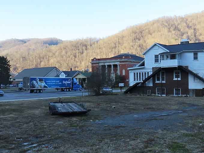 Mountains frame this town like nature's own picture frame, reminding you why postcards were invented.
