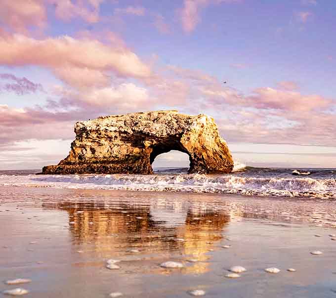 Same magnificent bridge, different light show, because Mother Nature never phones in a performance.