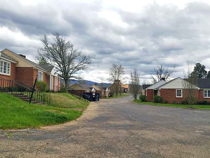 This quiet street holds the secret to one of America's most jaw-dropping natural wonders just beyond view.