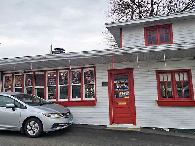 That cheerful red door has been welcoming hungry souls since the Roaring Twenties, and it still works like magic.