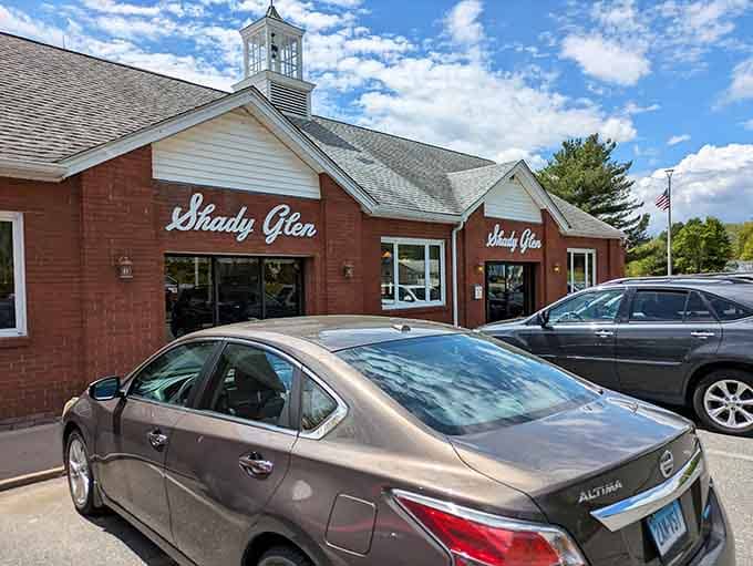 Classic New England architecture meets timeless American comfort food, and somehow everyone leaves happy and overfed.