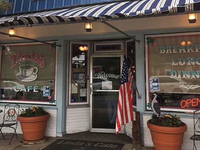 The classic blue-and-white awning and American flag welcome you like an old friend. Linda's Caf&eacute; doesn't need neon signs when it has loyal customers lining up outside.