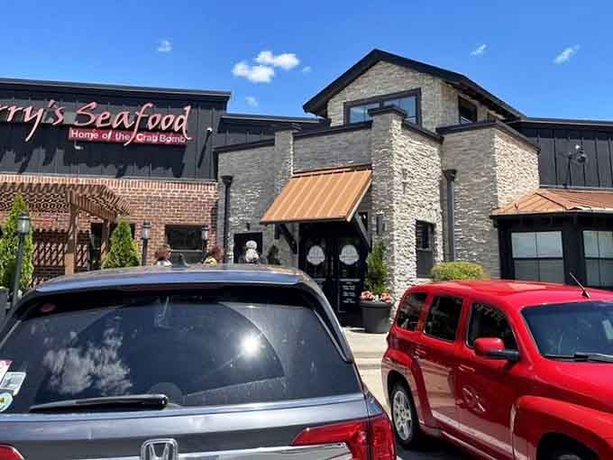 The parking lot tells the story &ndash; locals and pilgrims alike flock to this shrine of seafood excellence where crab is king.