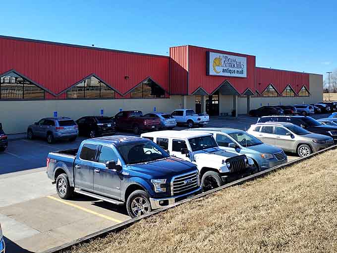 That full parking lot tells you everything you need to know about what treasure hunters have already discovered here.