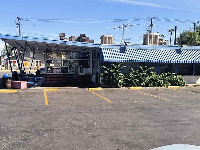 Those iconic blue beams aren't just architectural flair&mdash;they're like a beacon calling hungry travelers to this mid-century drive-in paradise.