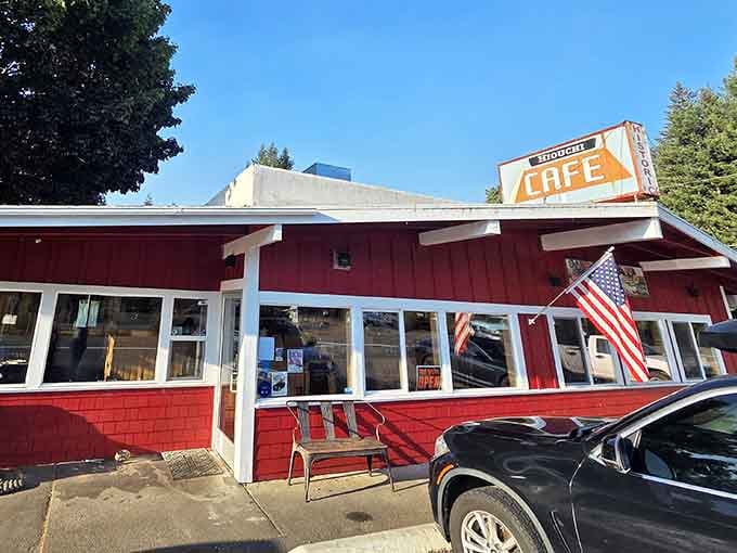 That classic red-and-white exterior isn't just charming, it's a beacon calling hungry travelers through the redwoods.