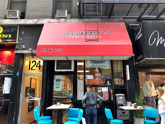 When a diner looks this good in broad daylight, you know the food inside means serious business.