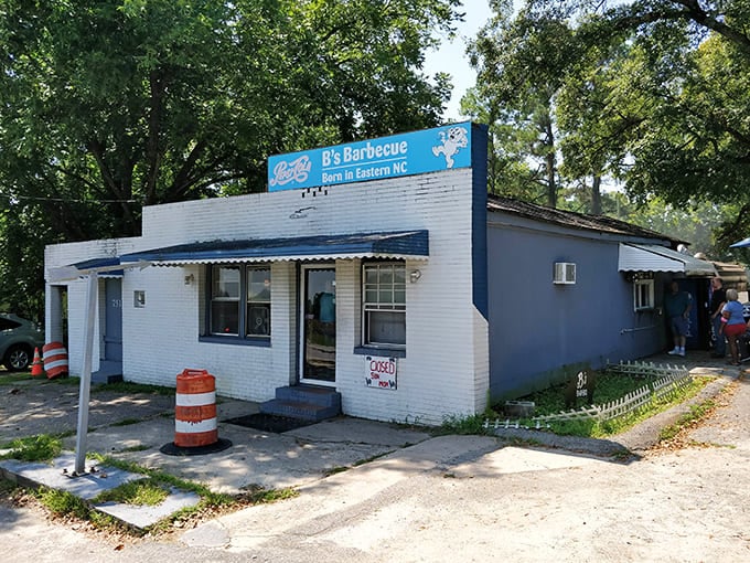 That "Closed" sign goes up faster than you can say "extra sauce," so timing is everything at this corner gem.