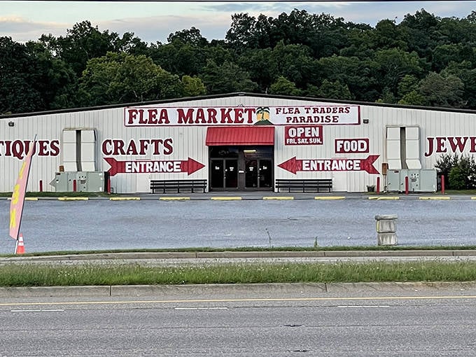 The no-nonsense exterior announces exactly what you'll find inside: a paradise for flea market enthusiasts that's open when it matters most&mdash;the weekend!