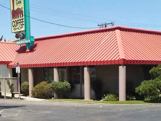 That red roof could guide hungry travelers from miles away, like a delicious lighthouse for breakfast seekers.