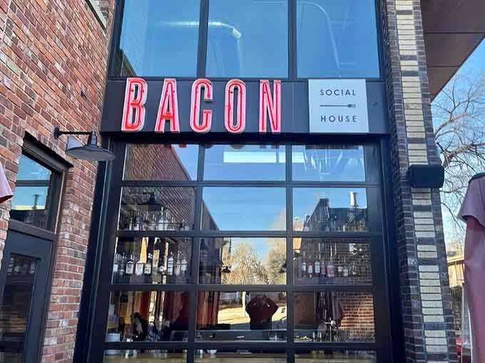 Floor-to-ceiling windows mean everyone walking by can witness your bacon-induced happiness and feel appropriately jealous.