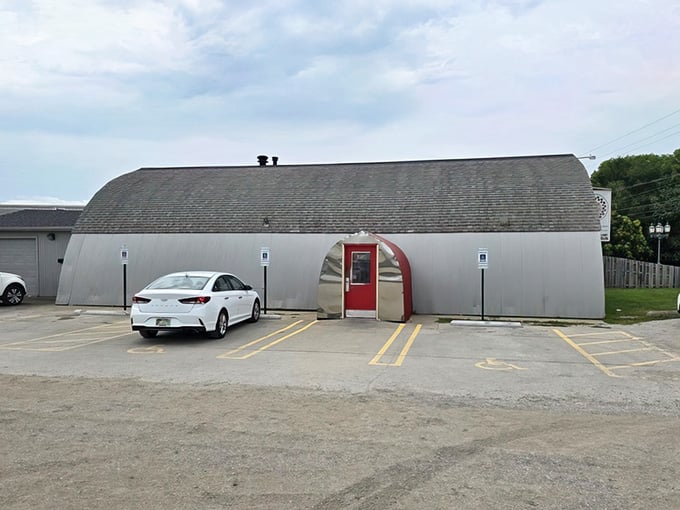 Forget the fancy exterior&mdash;the legendary Horseshoe is inside this Quonset hut! Springfield&rsquo;s best comfort food lives at Charlie Parker's.