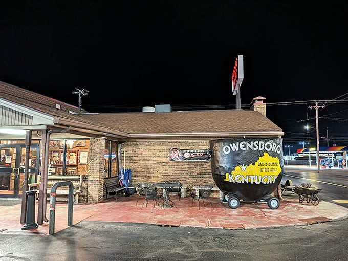 That giant barbecue kettle out front isn't just decoration; it's a delicious promise being kept daily.