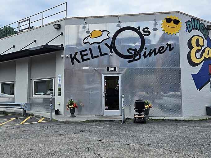 That cheerful fried egg and smiling sun on the silver facade practically guarantee happiness before you even walk in.