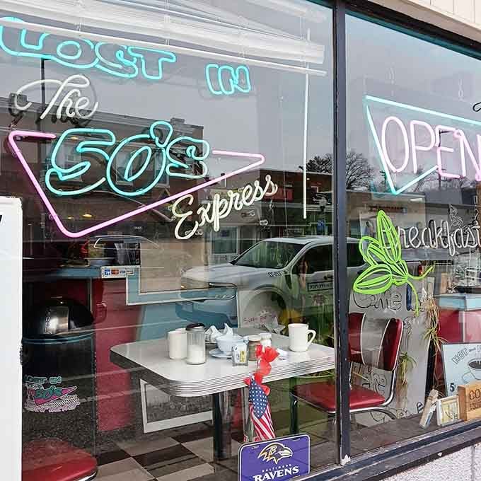 When neon signs glow this perfectly, you know someone understands the assignment of authentic 1950s charm.