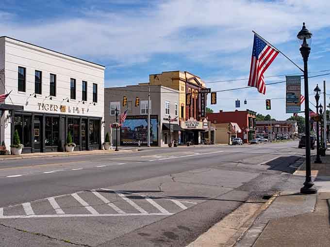Downtown Fort Payne welcomes you with classic small-town charm; it's the town's retirement strategy.