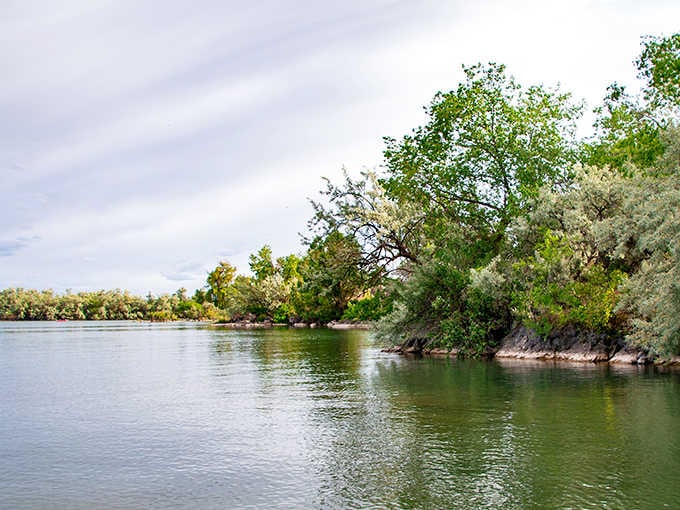 Mother Nature showing off her watercolor skills at Lake Walcott, where the sky meets its reflection in a perfect Idaho romance.