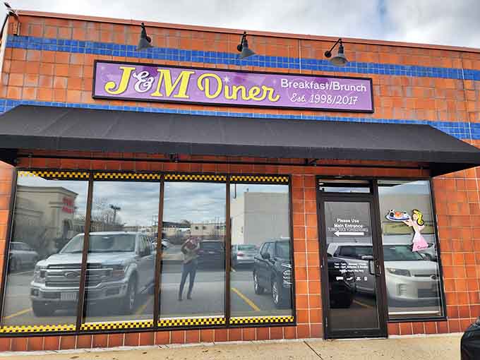 Sometimes the best meals hide behind the most unassuming facades, like a delicious secret in plain sight.