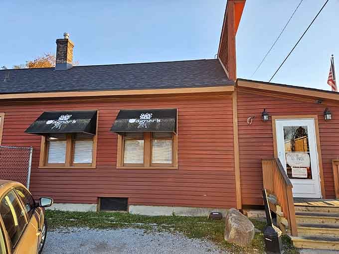 The unassuming exterior hides some of the most spectacular ribs in Northwest Indiana, proving great things come in humble packages.